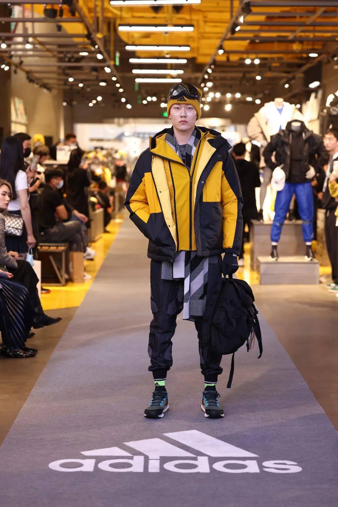 阿迪达斯联合UCCA Lab打造 冬日幻境， 全国门店线上线下联动，开启羽绒不服沉浸式体验-搜狐大视野-搜狐新闻