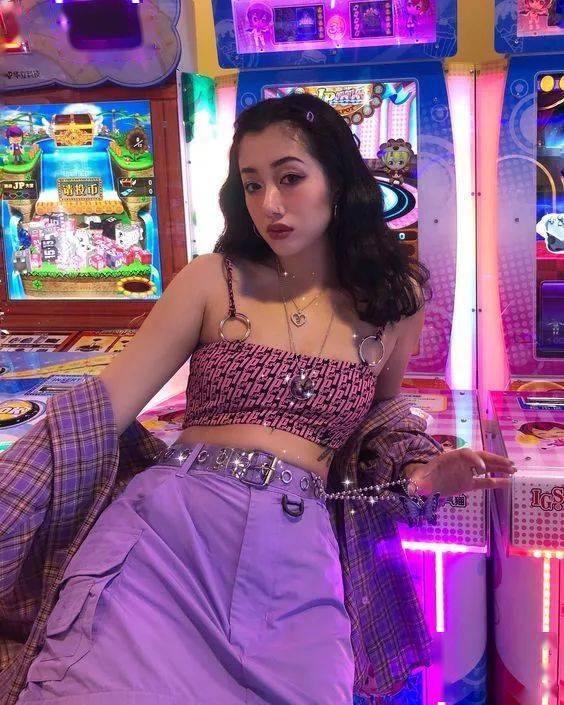 今年流行的『Y2K风』，凭什么这么火？-搜狐大视野-搜狐新闻