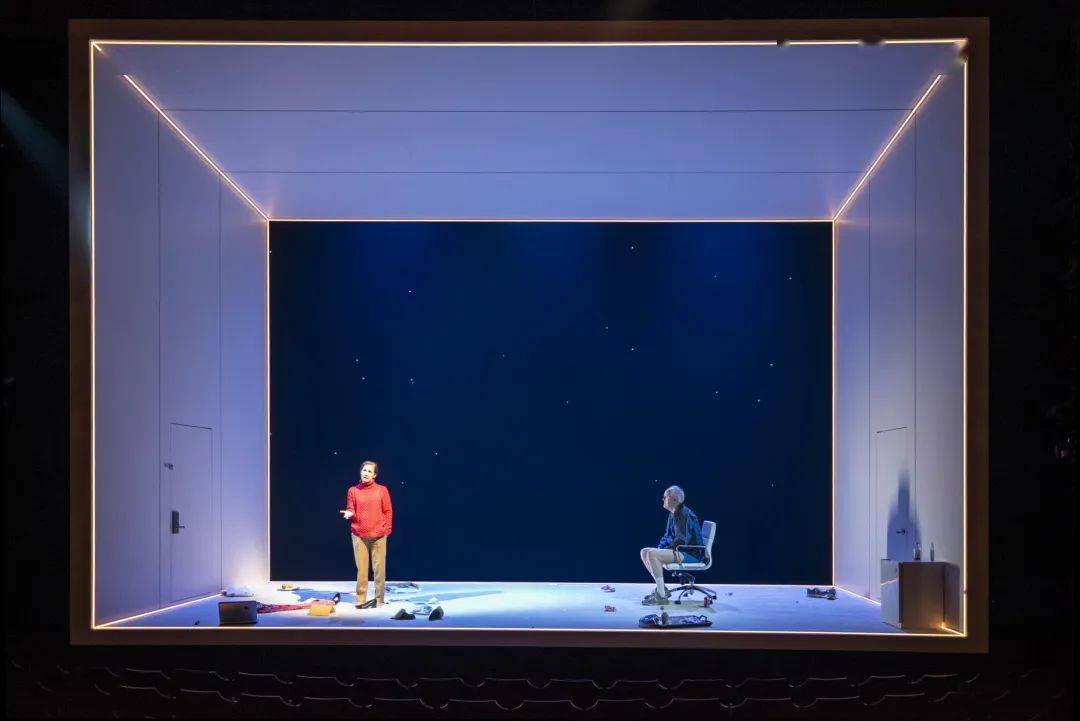 “格”出多重空间，Chloe Lamford的几何舞台-搜狐大视野-搜狐新闻