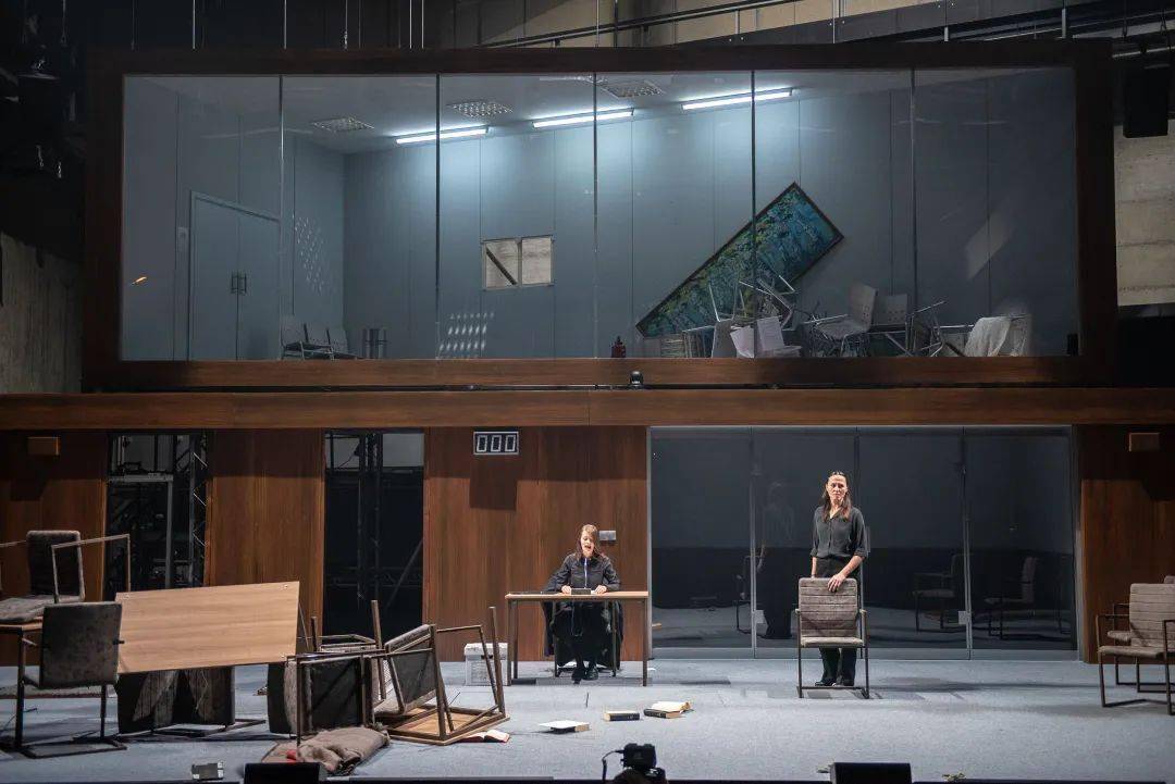 “格”出多重空间，Chloe Lamford的几何舞台-搜狐大视野-搜狐新闻