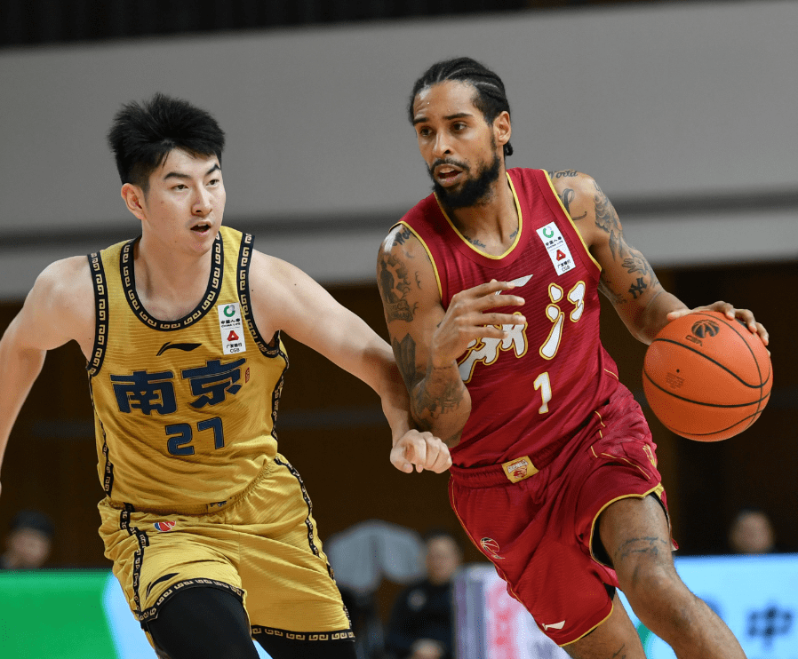 CBA第5又易主！黑马4连胜上位，5队紧追，新疆进前3无望_比赛