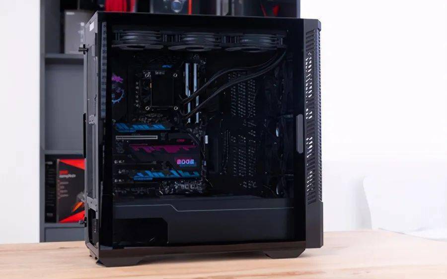 微星MPG GAMING MAVERIK独行侠套装评测：离准系统仅一步之遥_Trident