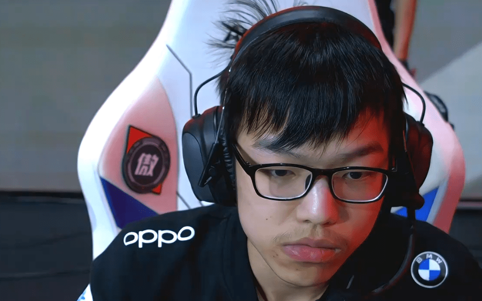 小老虎杰斯完美发挥！FPX双替补击败LGD，LWX牛牛太赞了_比赛