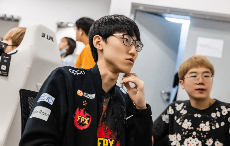 十二连败！V5痛失好局不敌OMG，最难的是他们将开启魔鬼赛程_常规赛