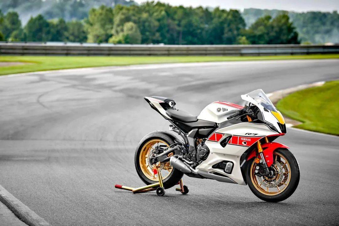 Yamaha WGP 参赛六十周年版 2022 YZF-R 跑车系列_搜狐汽车_搜狐网
