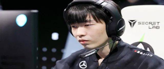 RNG训练赛被打爆又出事，FNC教练嘲讽Cryin：我女朋友都能打爆你_选手