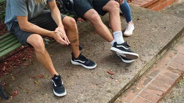 潮人都爱帆布鞋,搭配风格要注意!运动