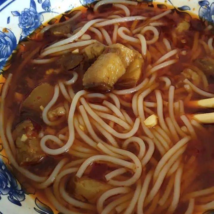 网友吐槽：肉都降价了，这个粉还是十块钱一碗_iiii