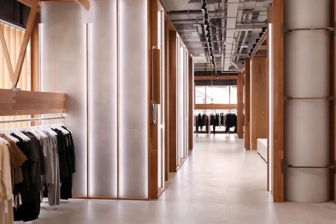 甘当「配⻆」的 nice rice 背后有着怎样的服装哲学?_设计