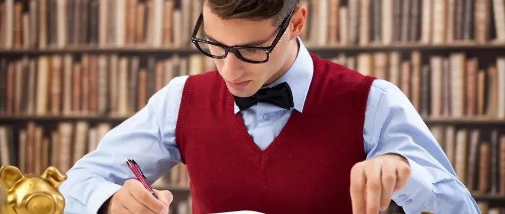 “学霸”英语怎么说？是study god?_nerd