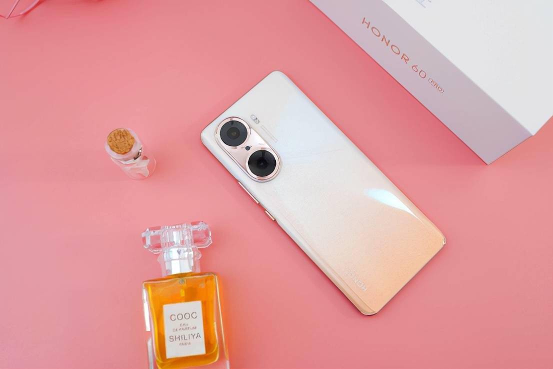 荣耀 60Pro首发民间评测：为了惊艳所有人，荣耀掏出京东方杀手锏_Vlog_样张_天花板