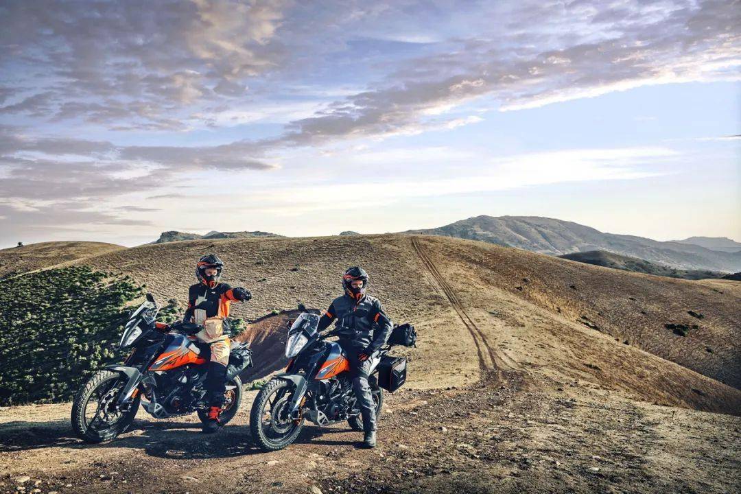 KTM 2022 款 250、390 Adenture 探险车 户外特写_搜狐汽车_搜狐网