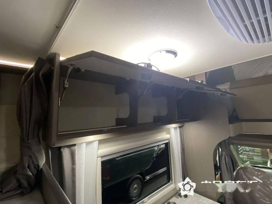 现车实拍丨C530依维柯 大顶无拓 咖白_搜狐汽车_搜狐网