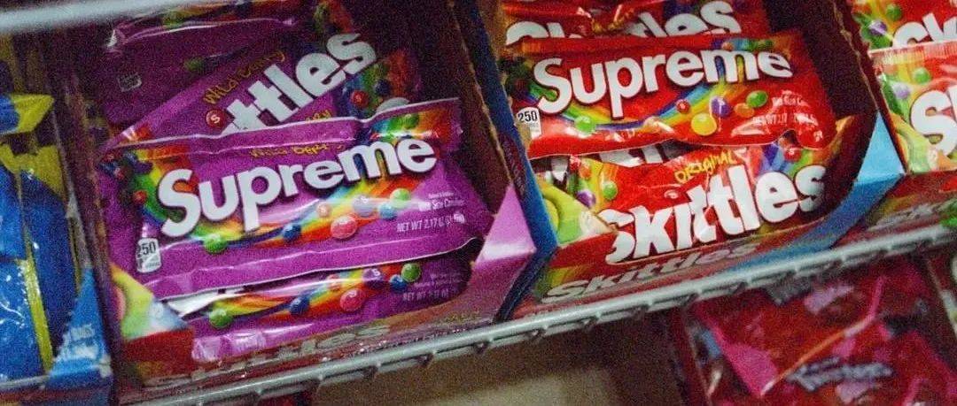 【sup】潮流资讯 | Moncler x 《堡垒之夜》公开；Supreme x 彩虹糖Lookbook释出_系列_VanMoof_合作