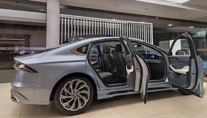 全系2.0T+8AT，轴距2930mm，预售25.50万元起，带你看林肯Z_搜狐汽车_搜狐网