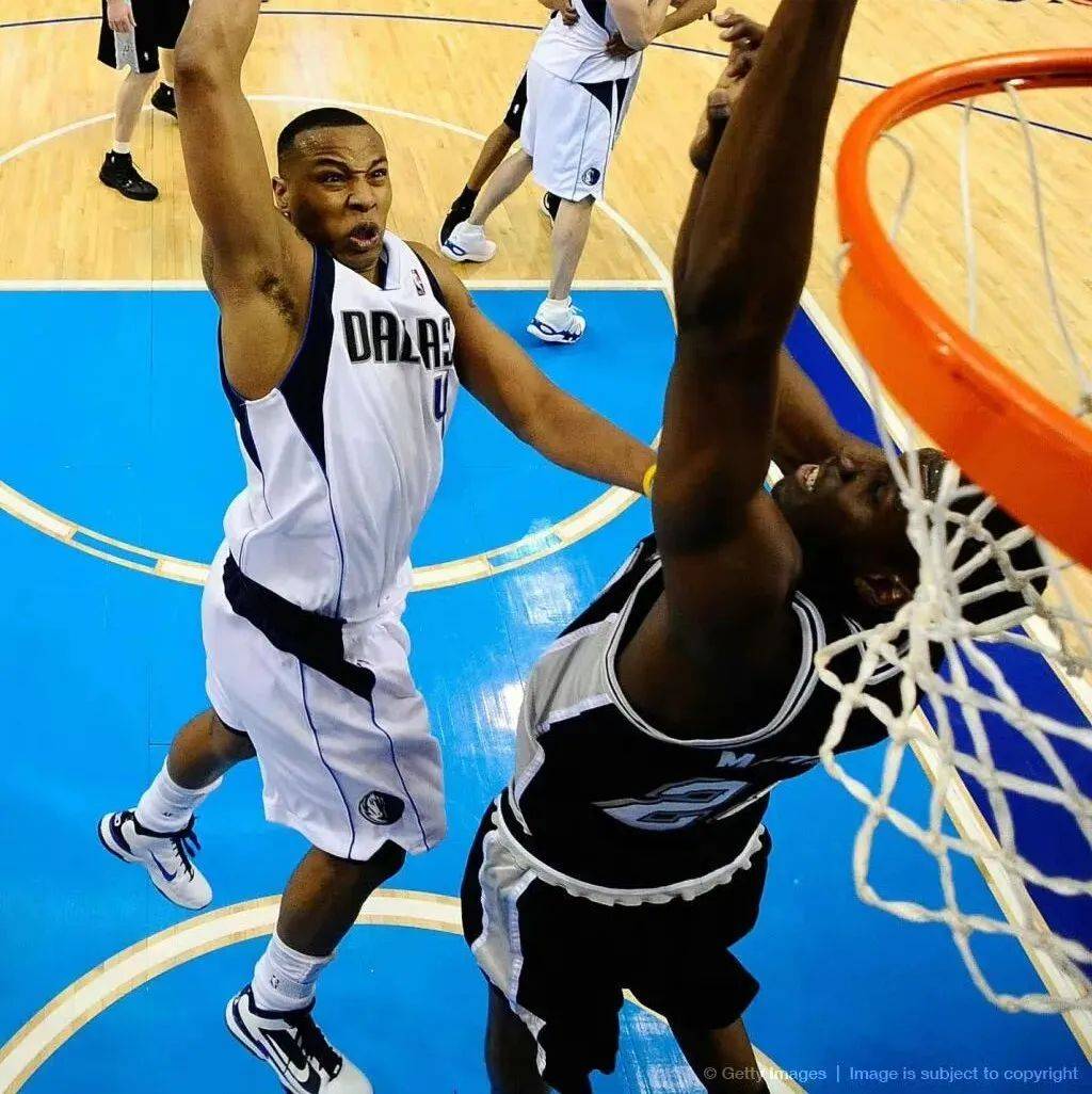 OL2 | 小牛夺冠成员！S13卡隆.巴特勒（10版）数据预测_球员_传球_防守篮板