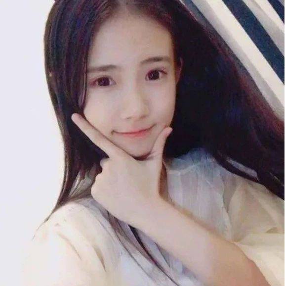 女生化妆时,记住这个化妆技巧,这样化出来的妆容才服帖自然眉毛睫毛时候