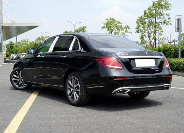 喜提19款奔驰E300L,车主:操控选宝马,高级感选奔驰E系列_搜狐汽车_搜狐网