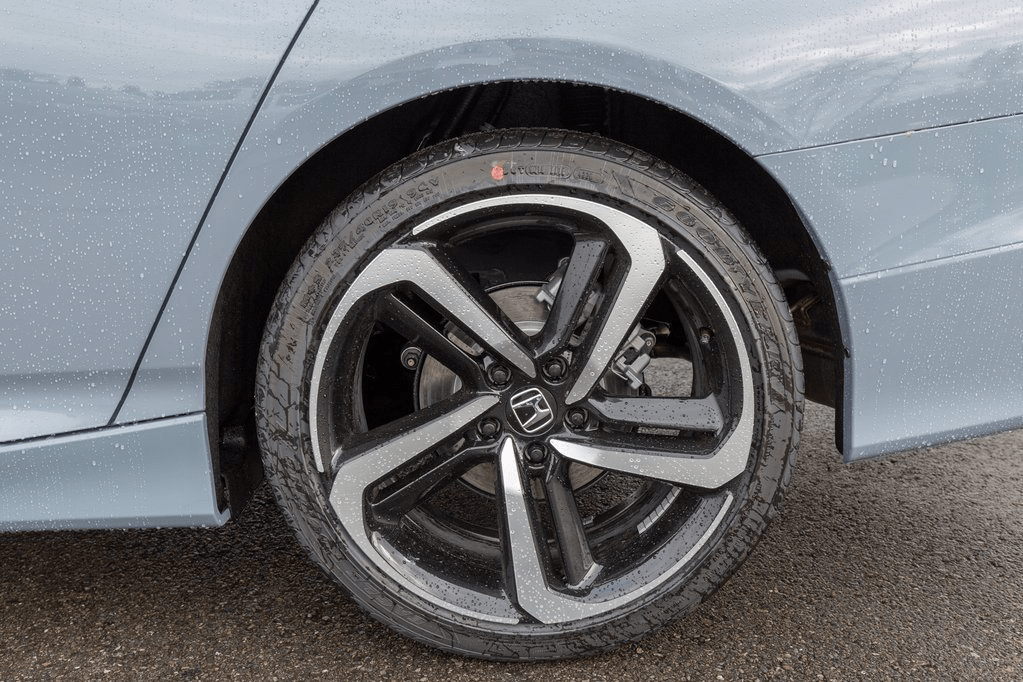 运动版雅阁曝光，2.0T+9AT，战斗外观+18寸轮毂，造型比CC犀利_搜狐汽车_搜狐网