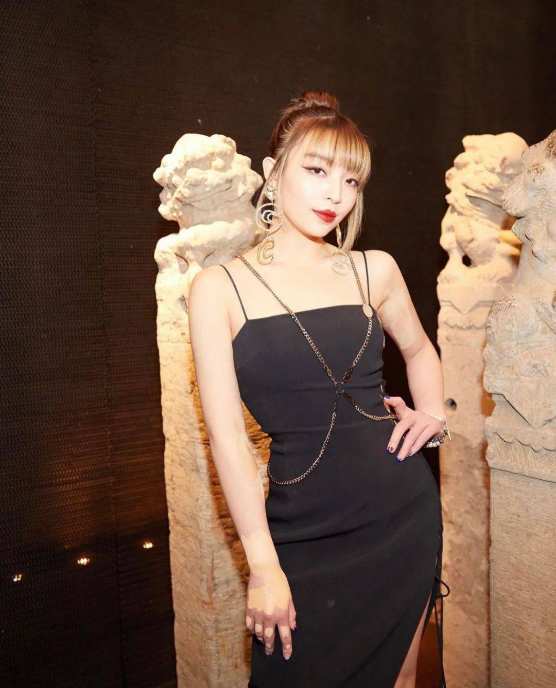 VaVa "私密纹身" 有什么内涵！？浴缸大秀释放狂野性感风！网友：这还是 VaVa 吗？_Vava_Rapper_展现