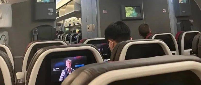 我们被困在飞美国的航班上5小时后，又在浦东机场睡了一夜.......(真实记录)_乘客_机长_中国