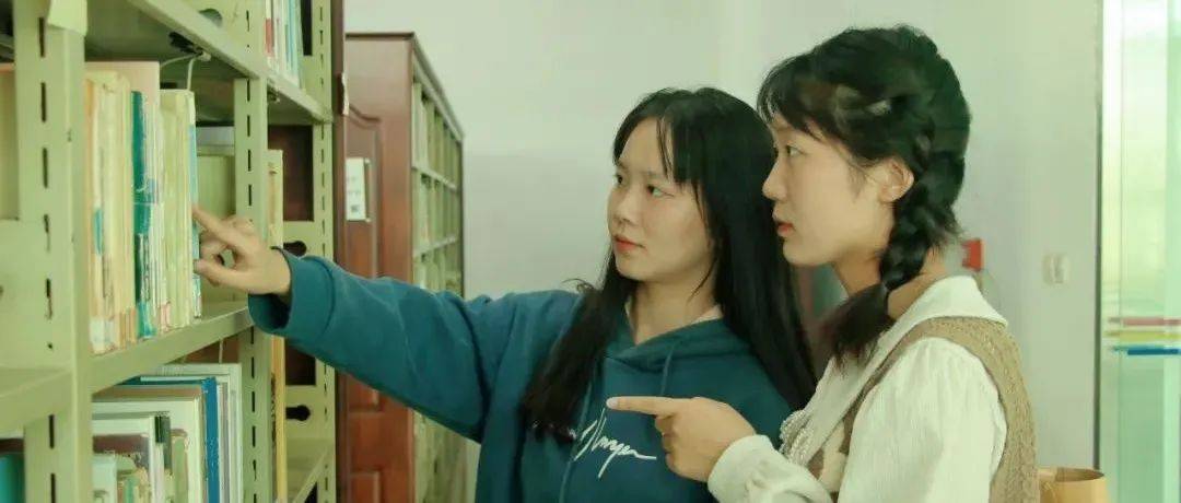 她一年入馆827次！图书馆“年度报告”来啦！_信阳_书库_服务