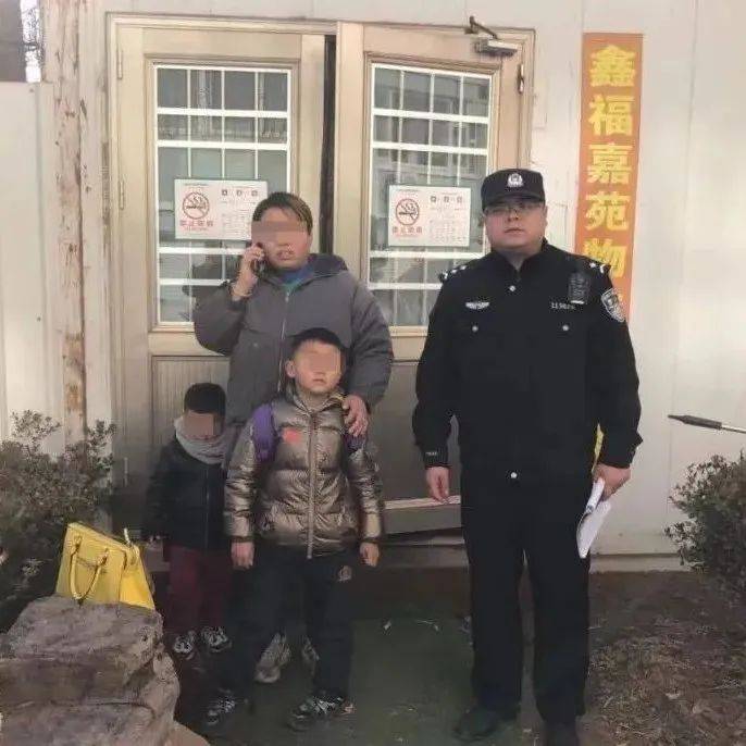平度南村派出所民警帮找回大集上走失的孩子神色家人苏子