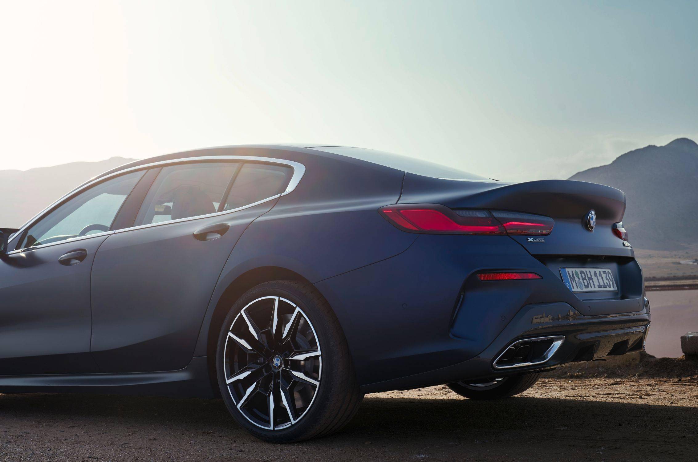 外观变化明显 网通社独家获得新BMW 8系/M8官图_搜狐汽车_搜狐网