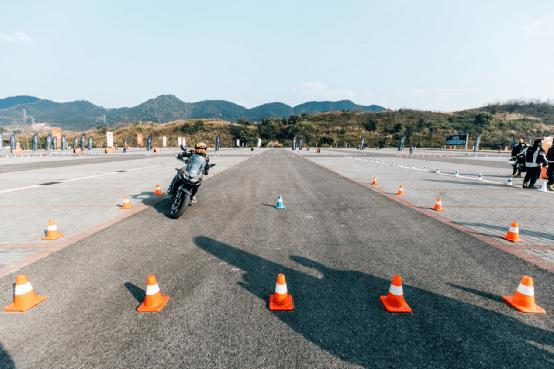 五年磨一剑（四）2月媒体品鉴日，RX6批量上市_搜狐汽车_搜狐网