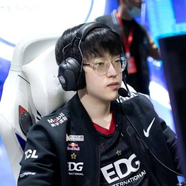 EDG终结连败，2-0拿下LGD！姿态：赢了比赛像输比赛一样_团战_选手_总比分