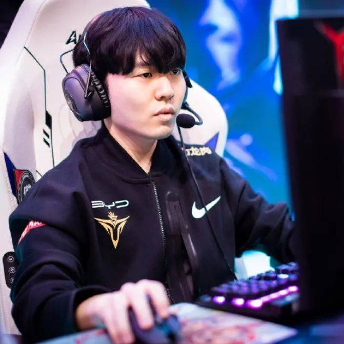 外网热议BLG不敌V5：Karsa为了Uzi首发尽力了！weiwei是挺Doggo的_poke_Rich_Rookie