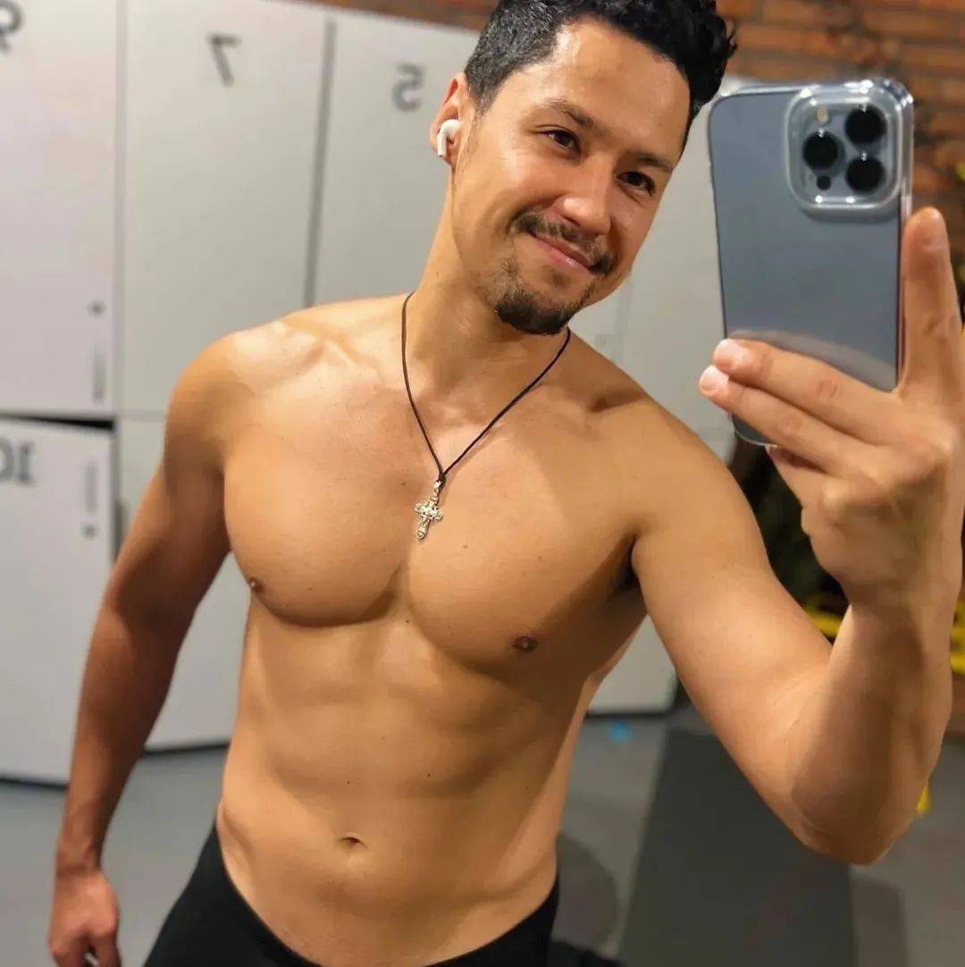 乌克兰男演员 Pasha Lee 在战场上遇难！_战争_曾凭_Odesa