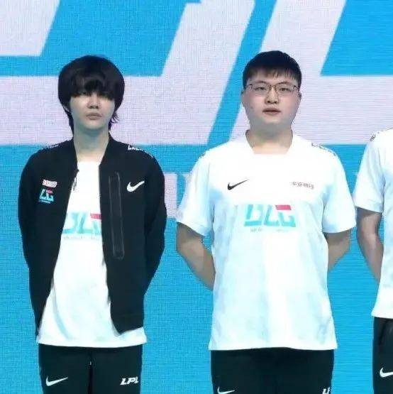 “Uzi首胜险些身败名裂”，BLG绝境让一追二，呼吸哥拯救了这个家_比赛_战队_Fofo