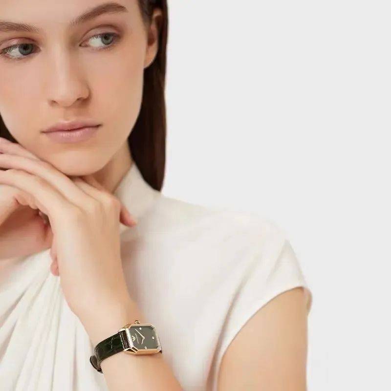 【阿玛尼】Emporio Armani | 春夏肆意清新_祖母绿_皮带_表盘