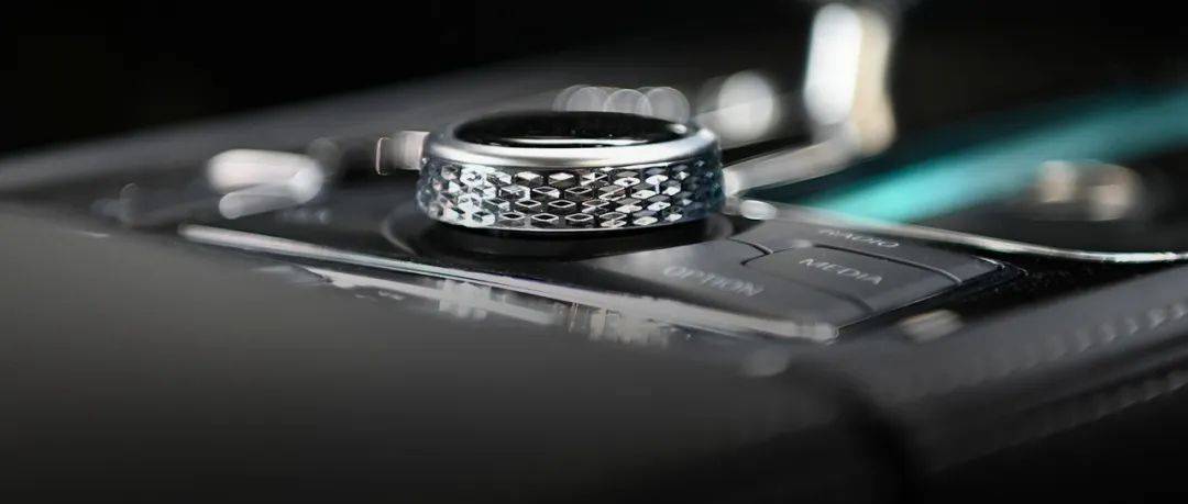 2.3T+爱信6AT，比坦克300回头率高却更便宜！_绿色_刀锋_越野