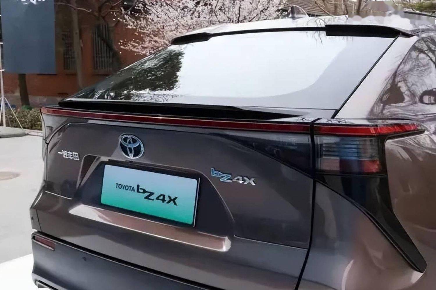 e-TNGA架构首款电动车，一汽丰田bZ4X预售22万元起 | 一线车讯_搜狐汽车_搜狐网