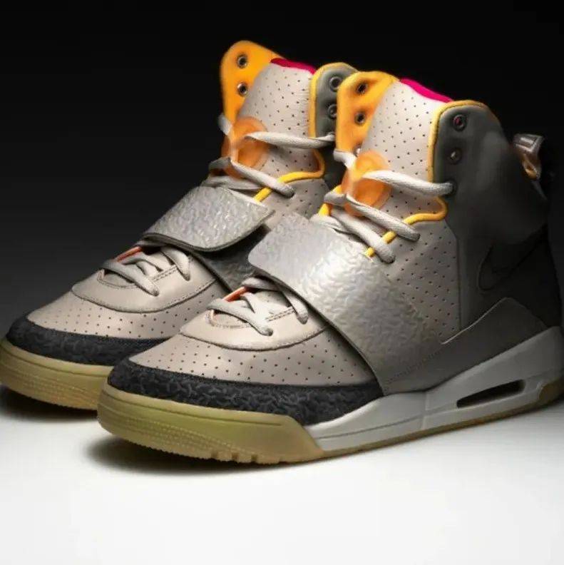 心碎！Air Yeezy 1 真没法穿了！上脚当场碎裂！_G-Eazy_Rapper_Union