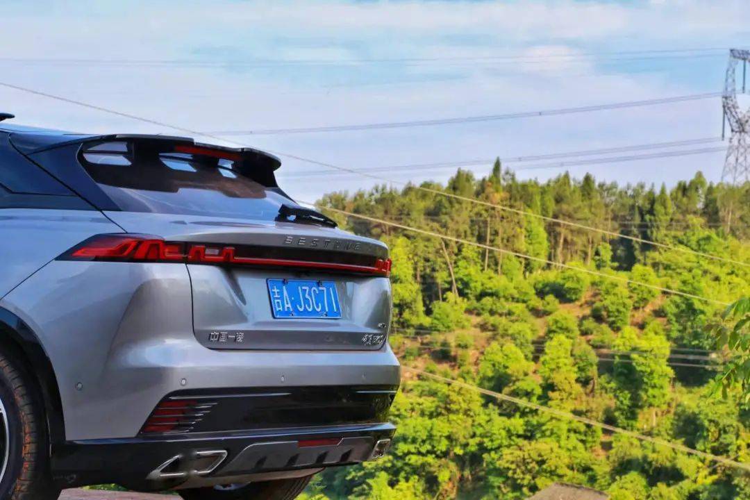 试驾奔腾B70S:轿跑造型很帅气，2.0T+6AT动力够足_搜狐汽车_搜狐网