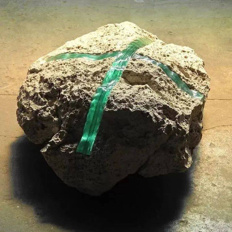 建筑与玻璃, 艺术家 Otto Rigan_雕塑_石头_图案