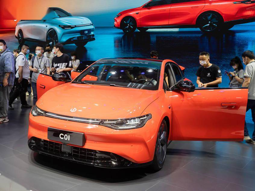 零跑C01粤港澳大湾区车展亮相 搭CTC电池底盘一体化技术_搜狐汽车_搜狐网