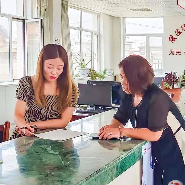 老官地镇总工会开展“关爱职工夏送清凉”活动_建平县_工作_张洪平