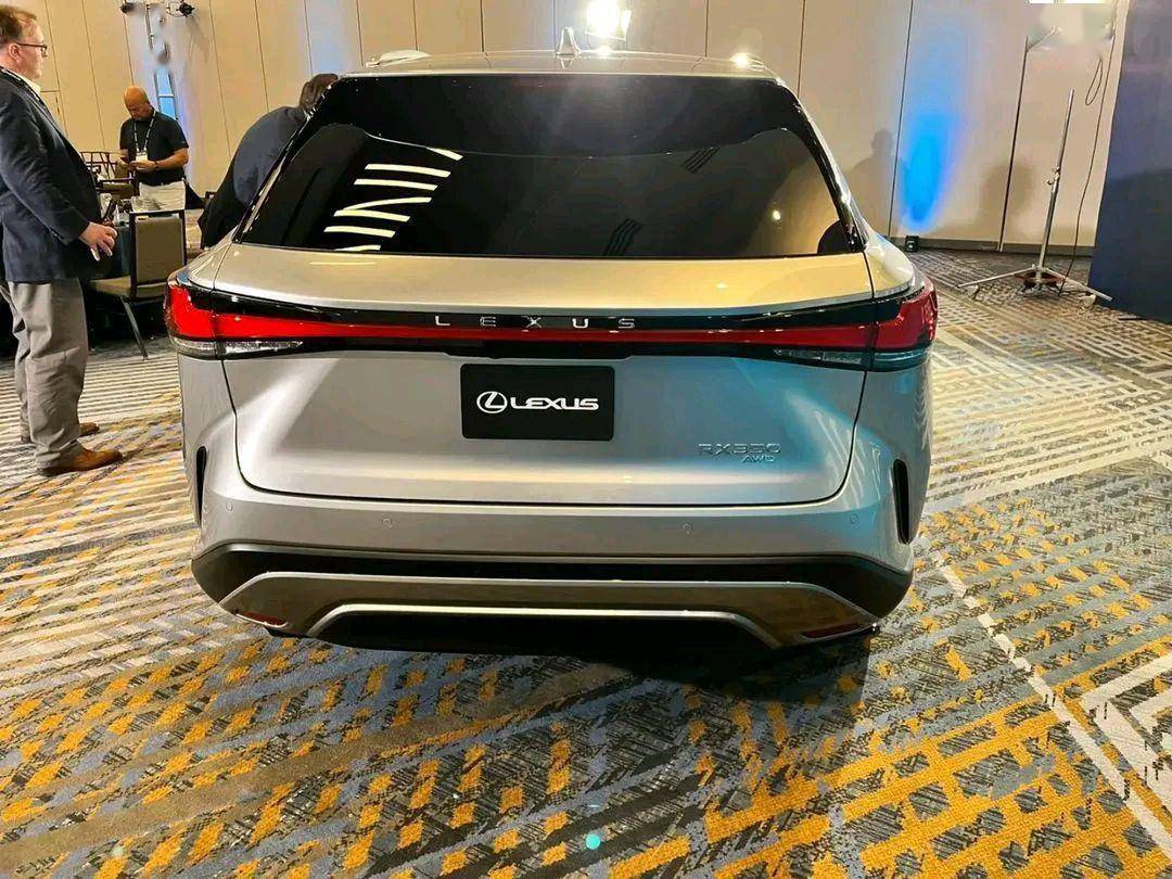 首批新款雷克萨斯RX亮相，2.4T+8AT，动感犀利，竞争宝马X5_搜狐汽车_搜狐网