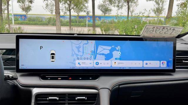 10万级SUV就有27寸4K屏，评测第三代荣威RX5智能座舱_搜狐汽车_搜狐网