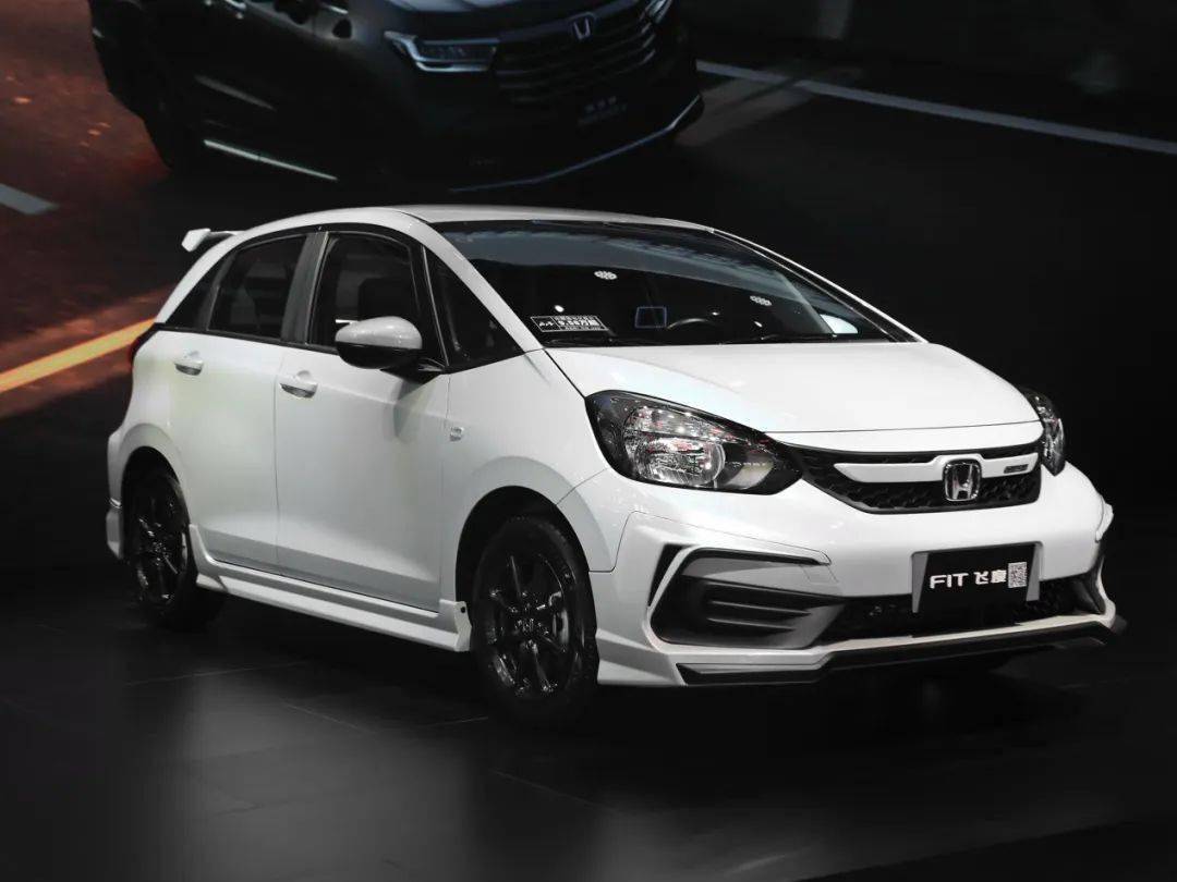 10万大空间，全系8AT，油耗4.4L，5米大7座，国产如此，还买合资？_搜狐汽车_搜狐网