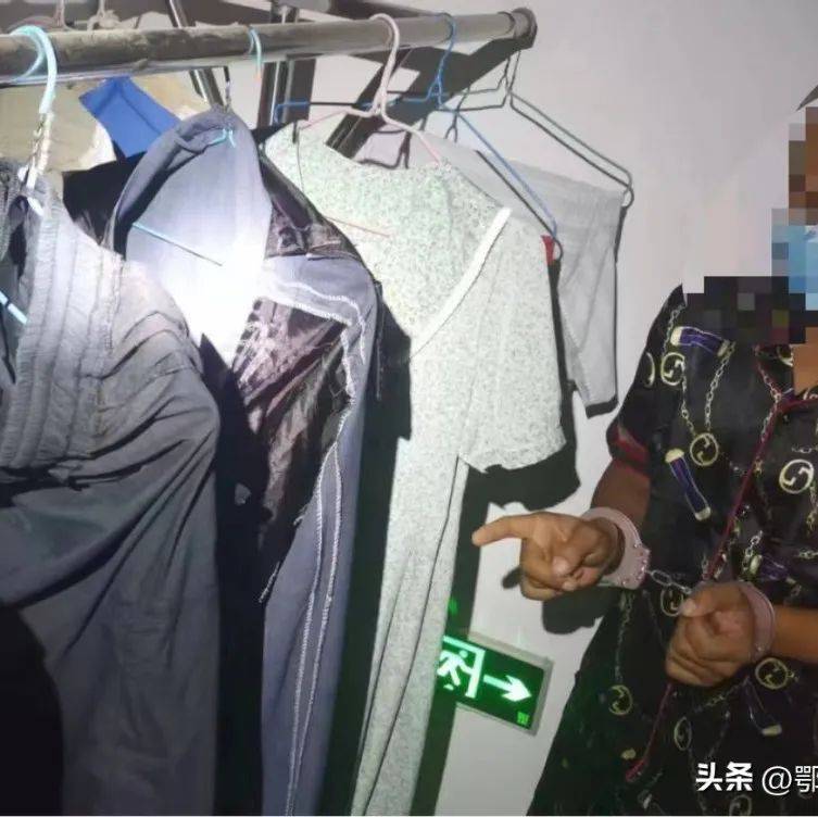 鄂州再现变态色狼，一男子专偷女性内衣王某燕矶视频
