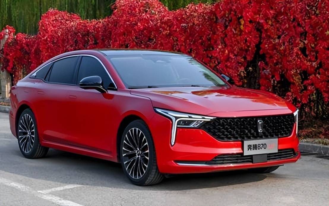 性能PK！奔腾B70与大众朗逸 究竟谁是年轻人的心动之选？_搜狐汽车_搜狐网