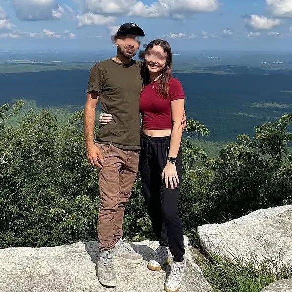 陌生女汽车抛锚，美国情侣好心帮小忙，不料一转身遭遇生死一刻！_Mikayla_Yasmine_Adam