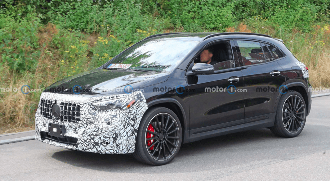 新款奔驰AMG GLA 35海外谍照曝光，或搭2.0T+48V轻混，明年上市_搜狐汽车_搜狐网
