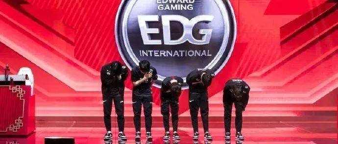 韩网热议EDG淘汰LNG：Viper皮肤选卢锡安吧！感觉LNG进不了世界赛_红色_-jiejie_doinb