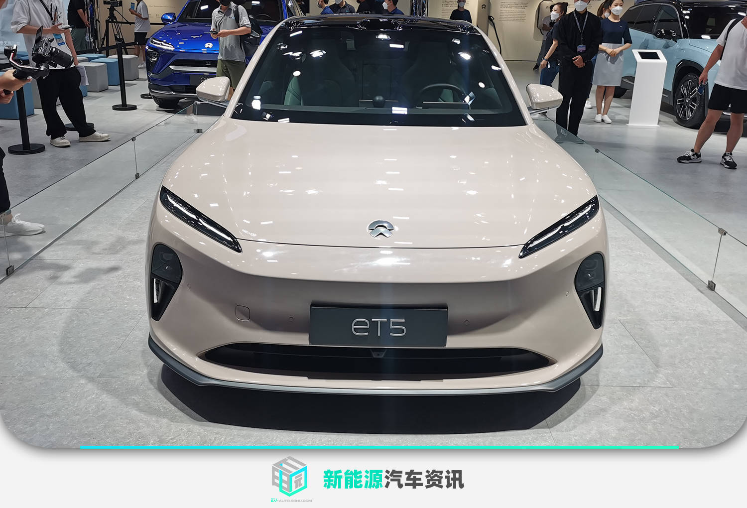 2022成都车展：蔚来ET5镜空粉正式发布_搜狐汽车_搜狐网